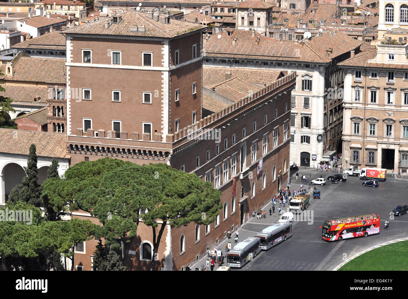 Palazzo venezia rome italy hi-res stock photography and images - Alamy