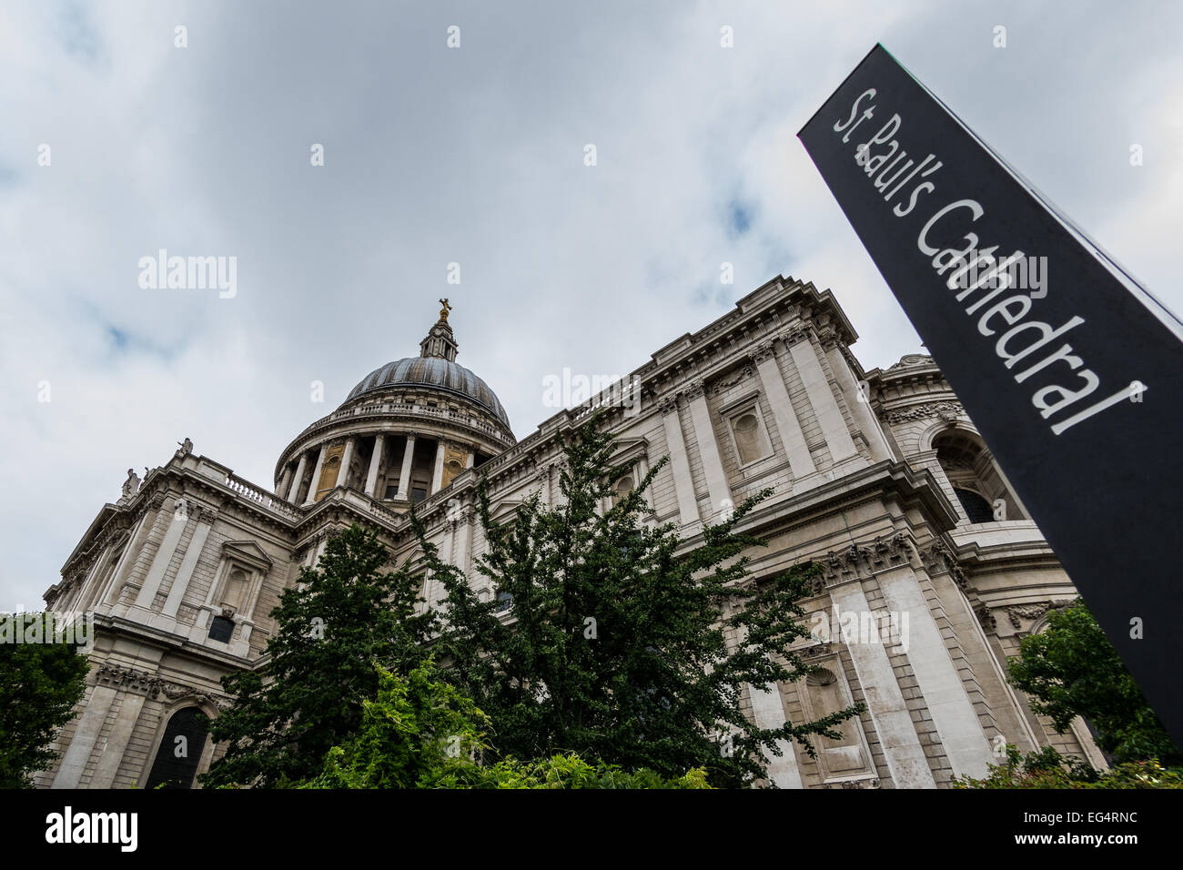 Signage st pauls cathedral hi-res stock photography and images - Alamy