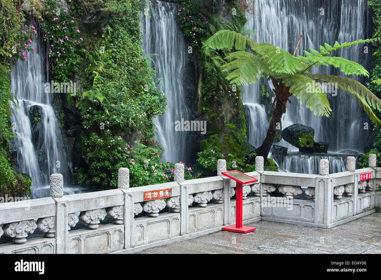 Temples in taipei hi-res stock photography and images - Alamy