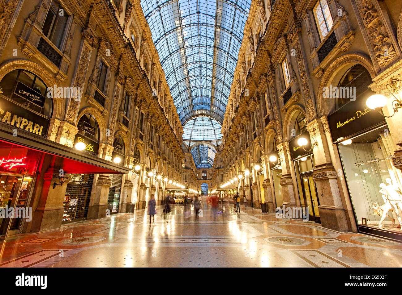 Atrium, shops and shoppers, Galleria Vittorio Emanuele, Milan, Italy ...