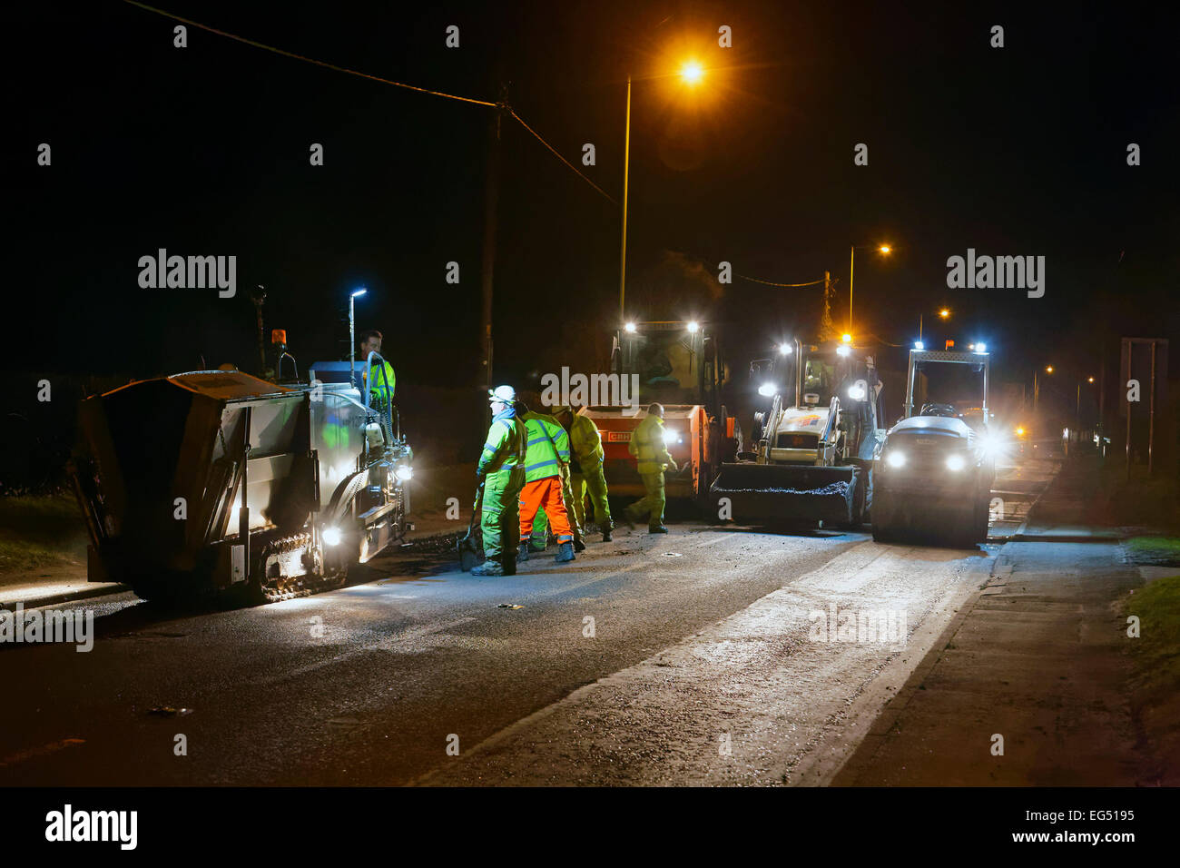 Uk roadworks night hi-res stock photography and images - Alamy