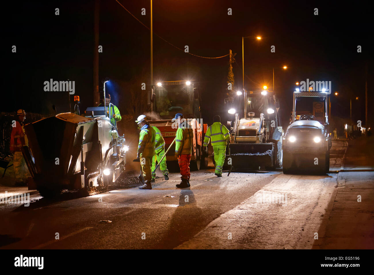 roadworks late at night in Suffolk, UK Stock Photo - Alamy