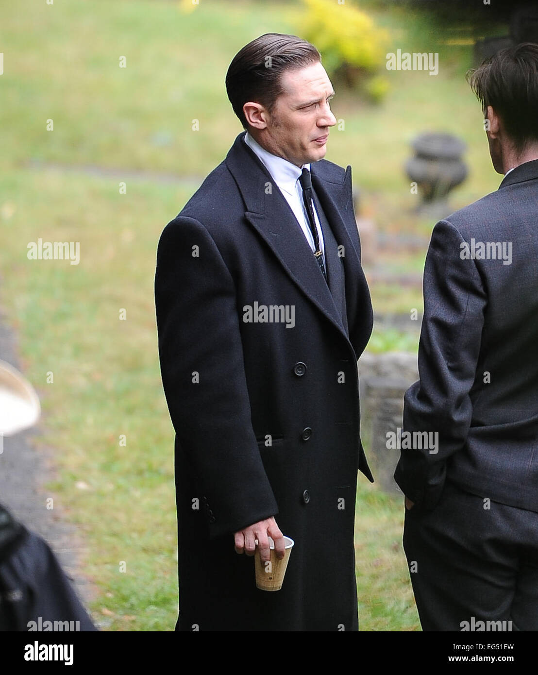 Tom Hardy films Cemetery scene for the Kray twins biopic 'Legend', on ...