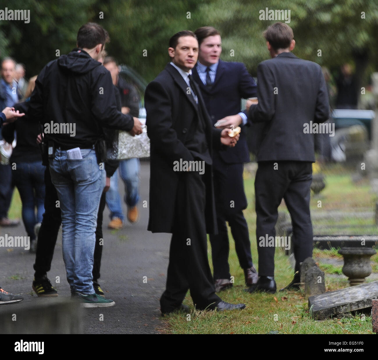 Tom Hardy films Cemetery scene for the Kray twins biopic 'Legend', on ...