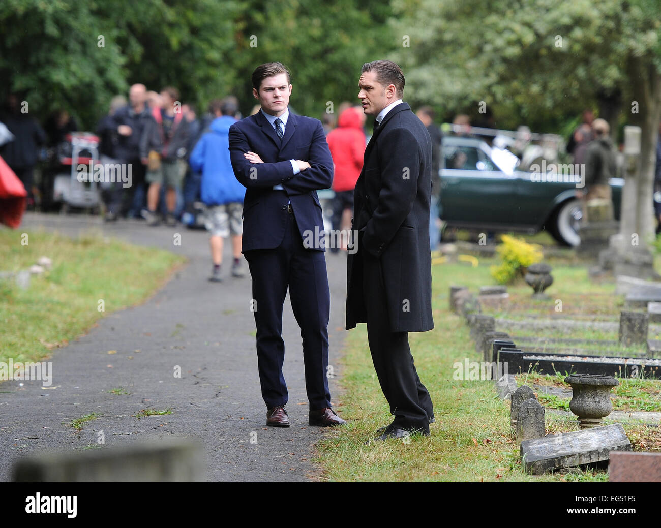 Tom Hardy films Cemetery scene for the Kray twins biopic 'Legend', on ...
