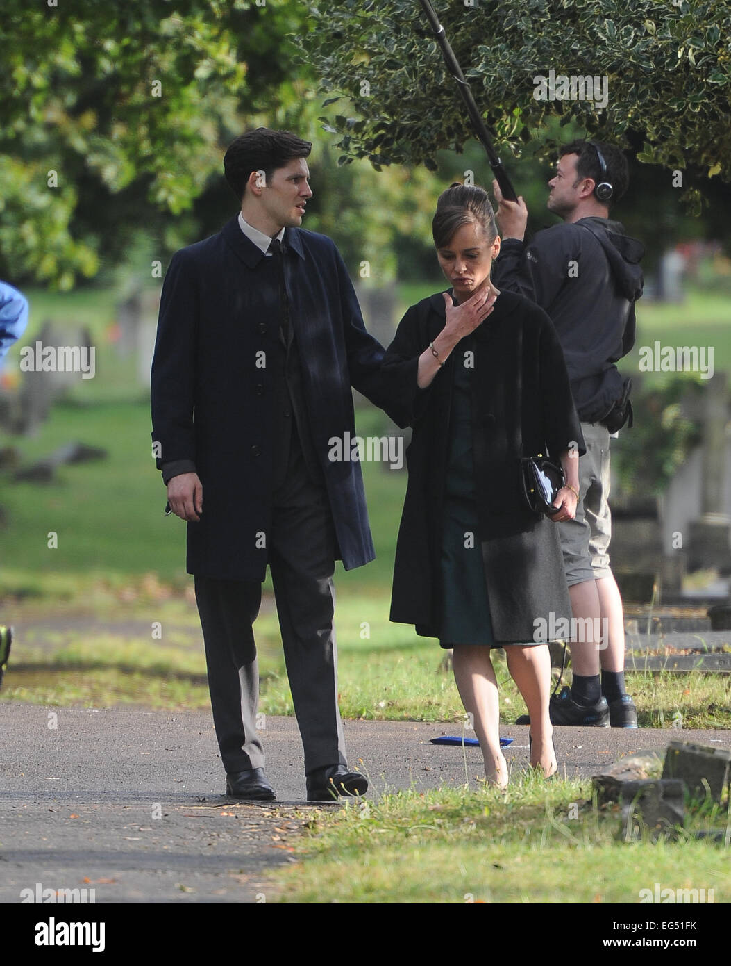 Tom Hardy films Cemetery scene for the Kray twins biopic 'Legend', on ...