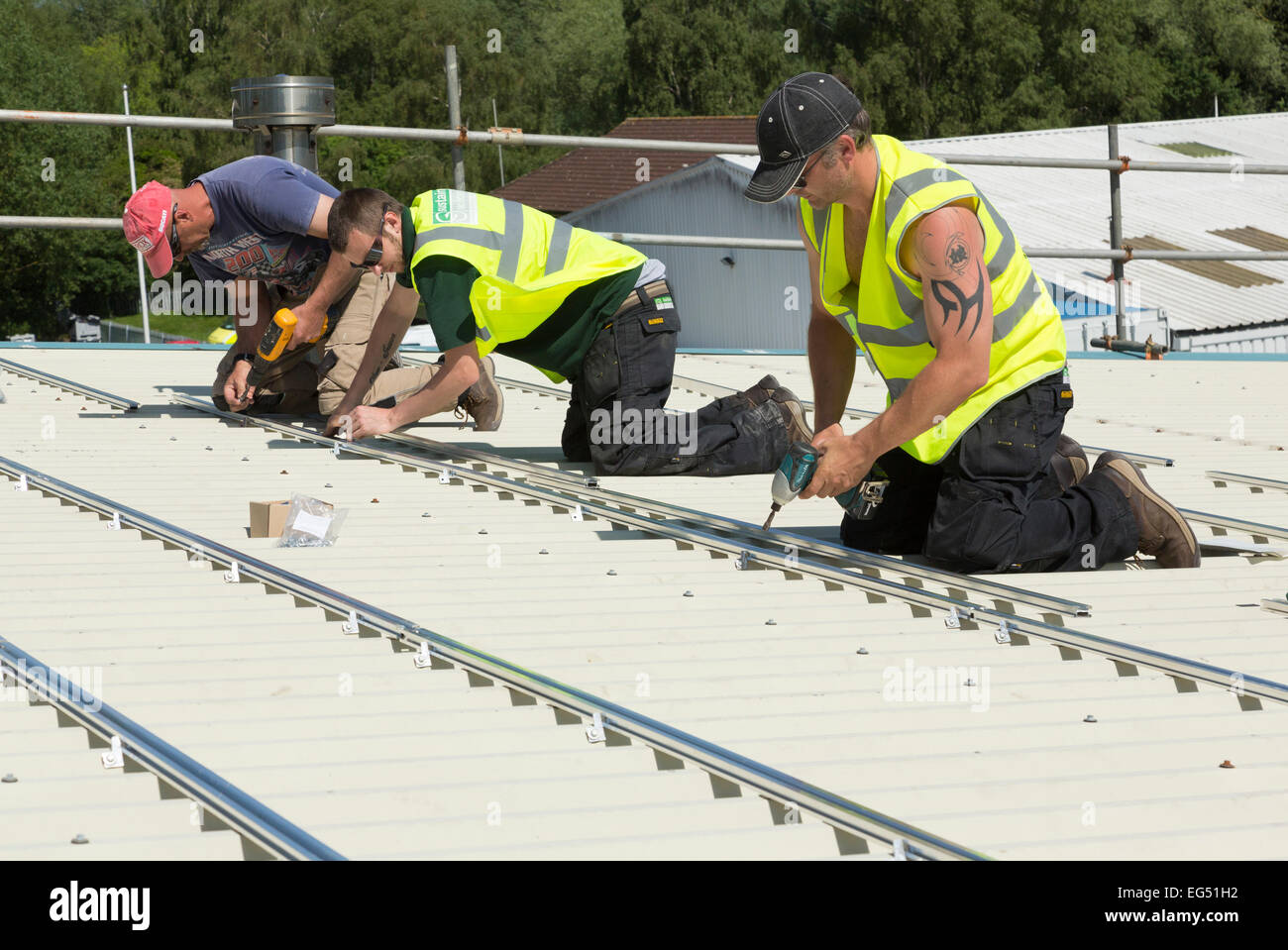 men working on a roof Stock Photo - Alamy