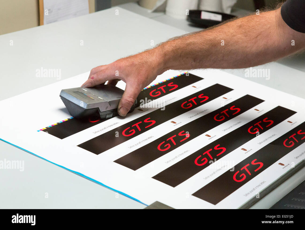 using a reflective spectrophotometer ink density on printed paper Stock ...