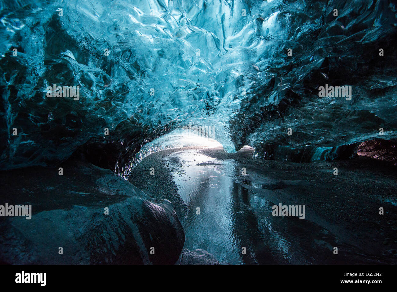 Lights in cave hi-res stock photography and images - Alamy
