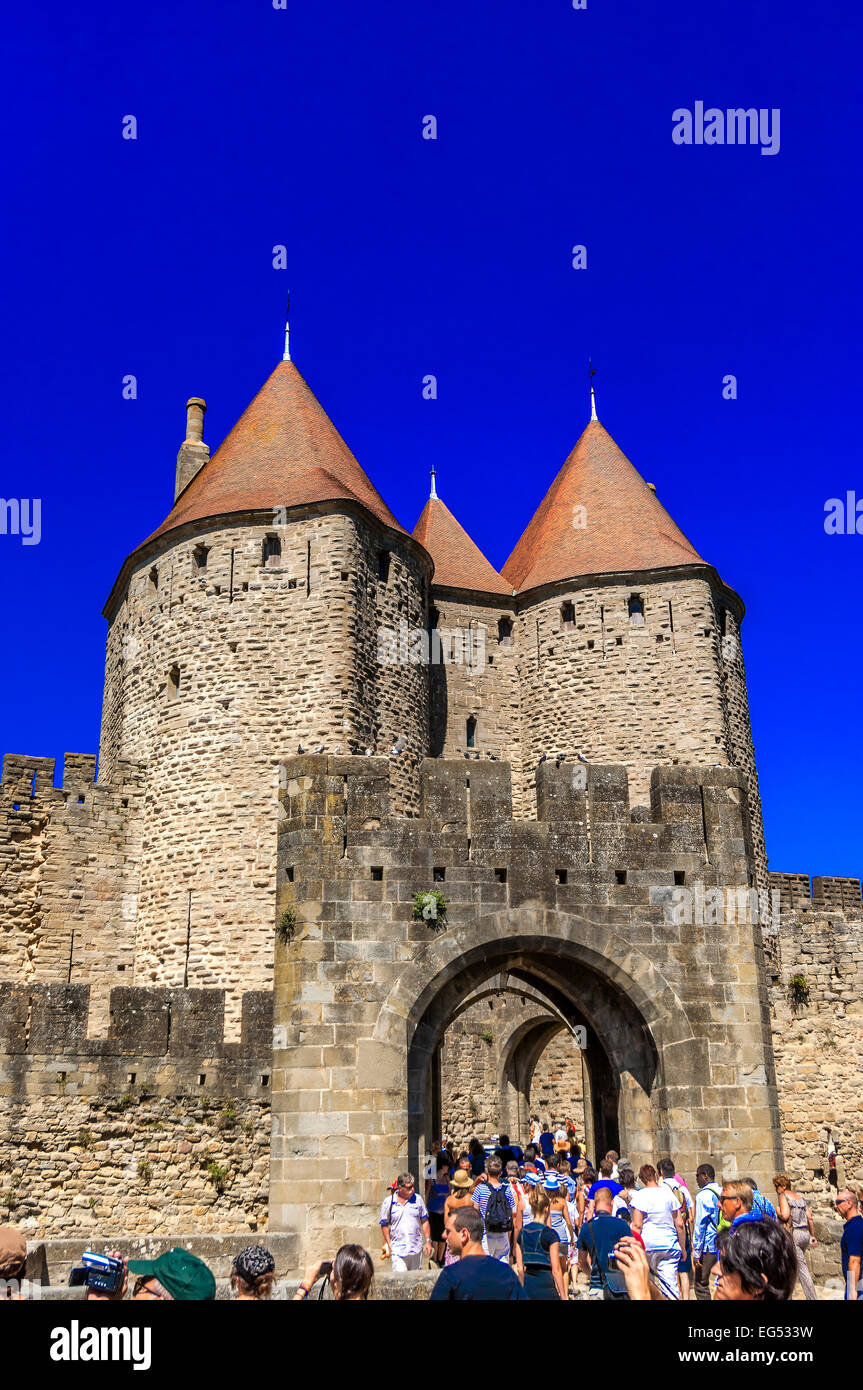 Entrée du Chateau et Remparts de la cité de Carcassonne Aude France 11 ...