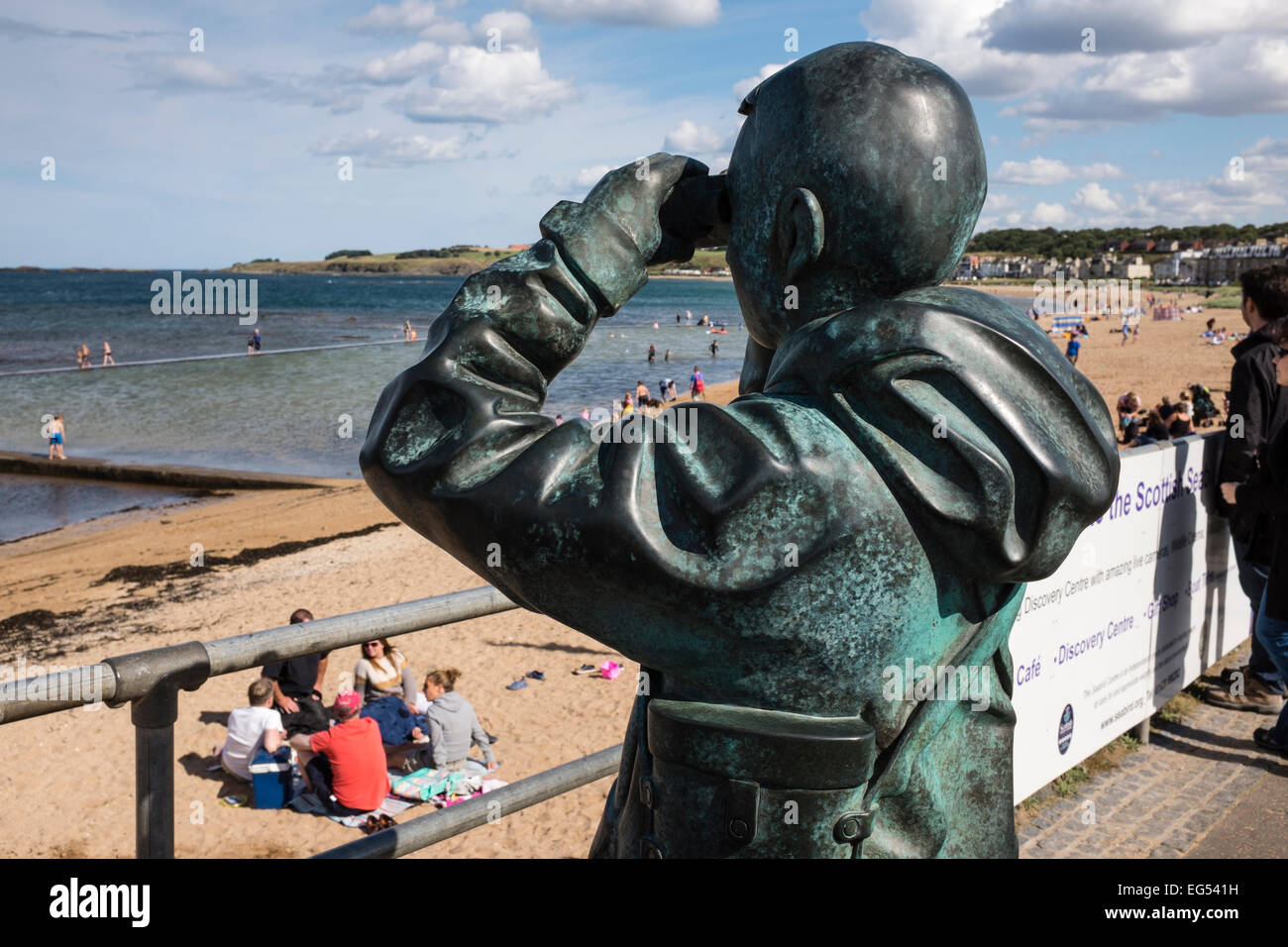 Kenny hunter statue in north berwick hi-res stock photography and ...