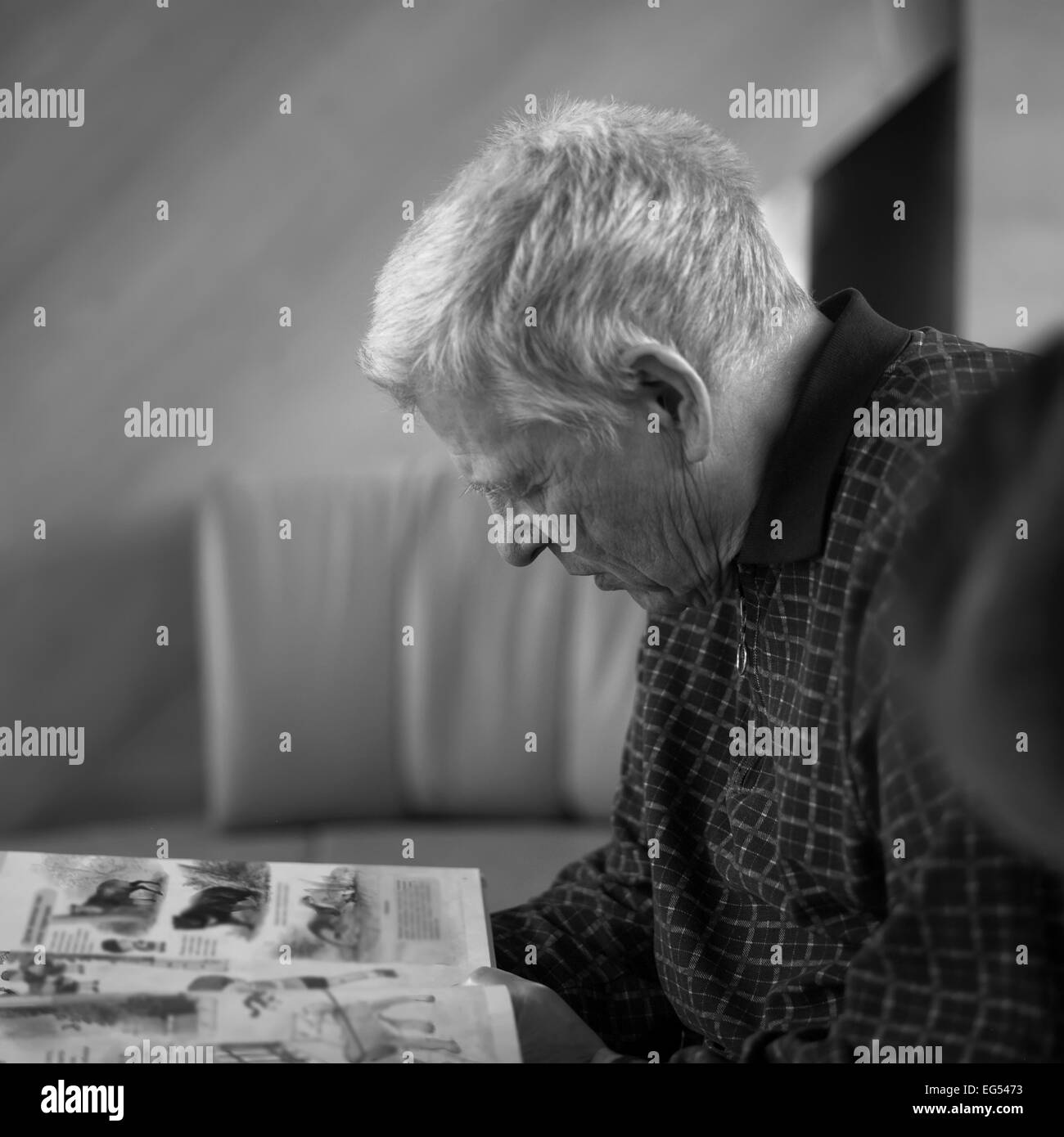 Reading children Black and White Stock Photos & Images - Alamy