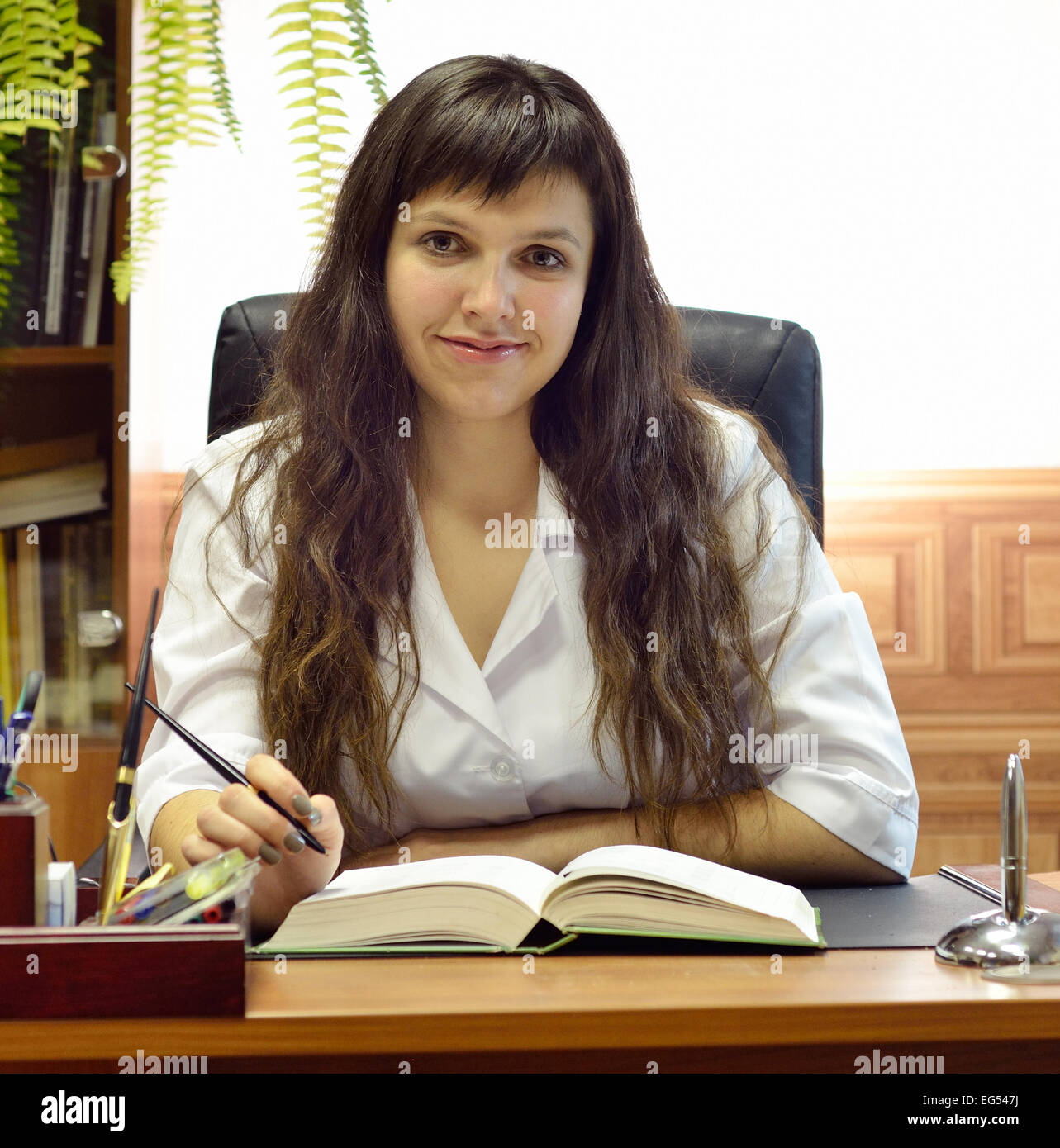 Smart woman doctor scientist hi-res stock photography and images - Alamy