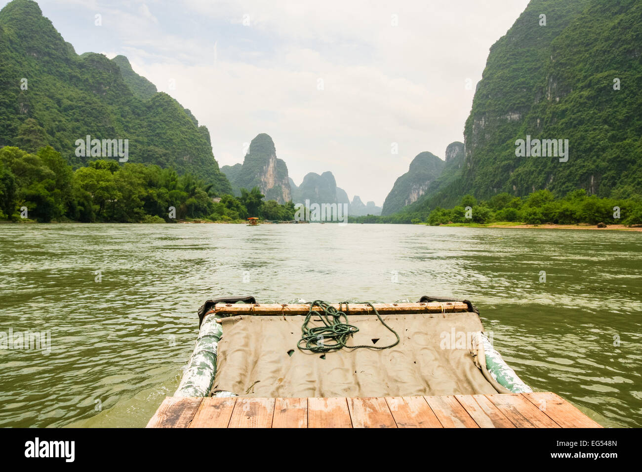 Bamboo rafting li river china Stock Photo - Alamy