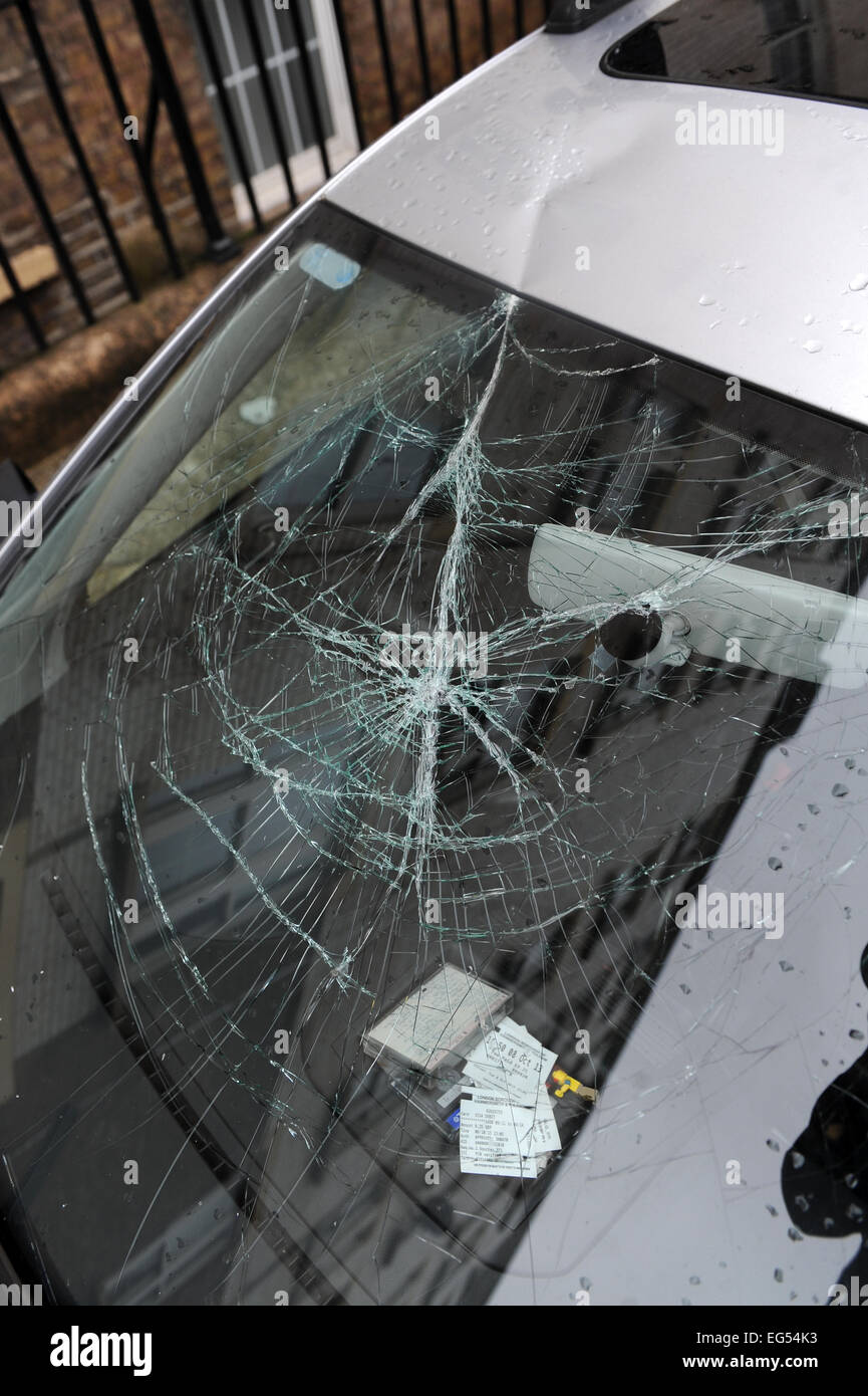 Vandallised windscreen in volkswagen polo car Stock Photo - Alamy