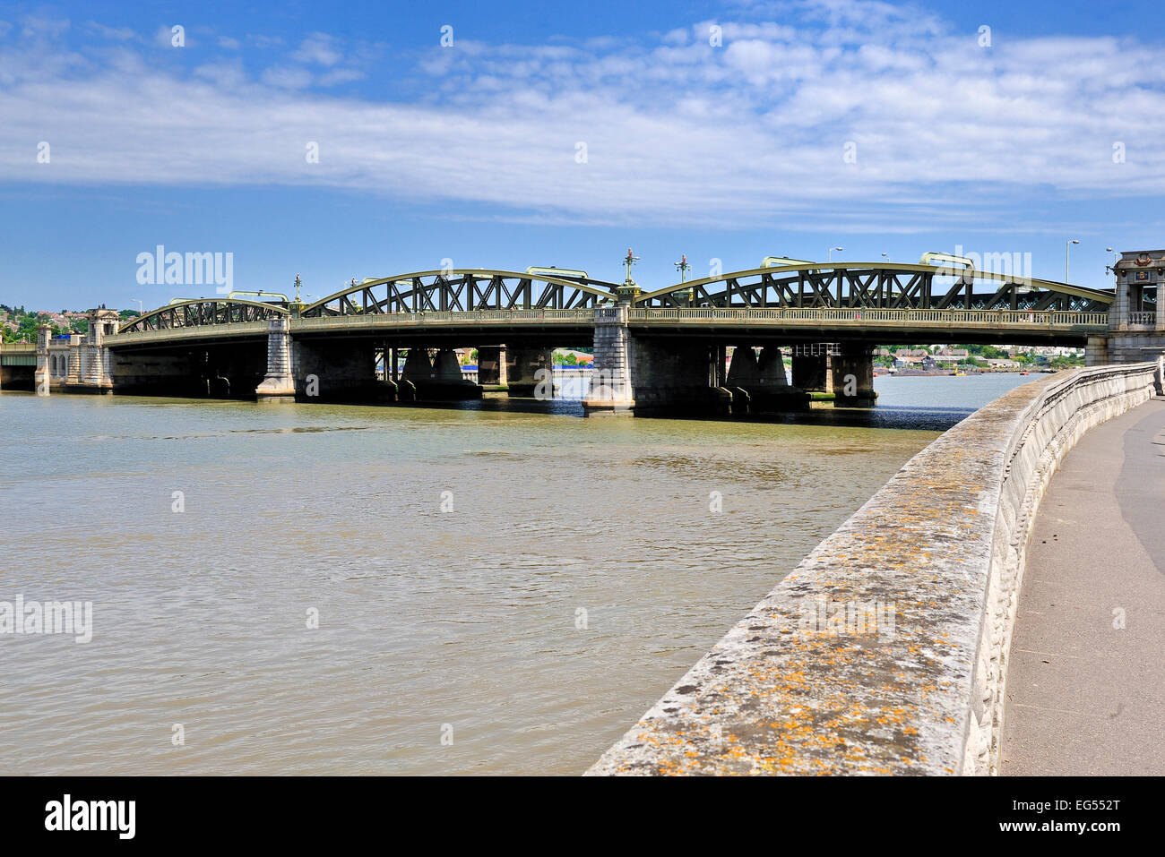 rochester bridge cross the river medway kent england Stock Photo - Alamy