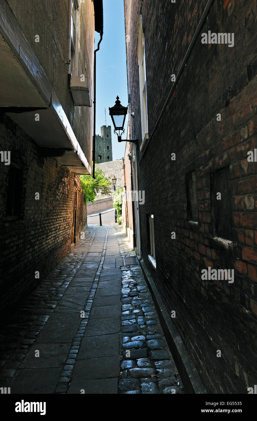 Alleyway uk hi-res stock photography and images - Alamy