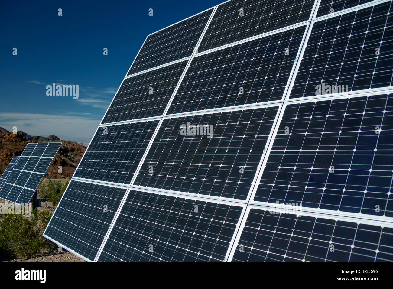 Solar panel array nevada hi-res stock photography and images - Alamy