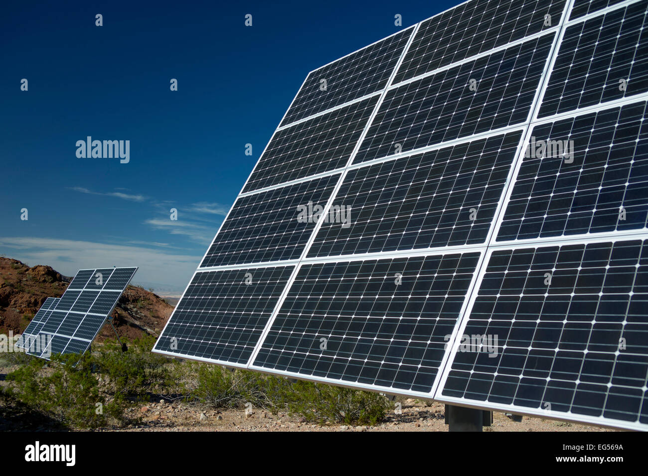 Solar panel array nevada hi-res stock photography and images - Alamy