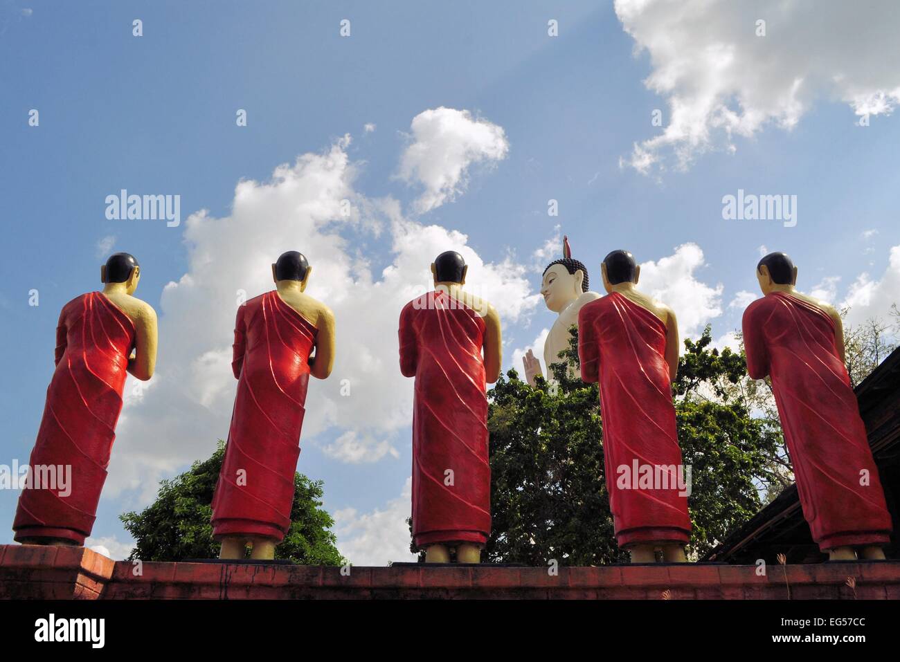 Disciples of Buddha statues at Kimbissa temple near Sigiriya Rock ...