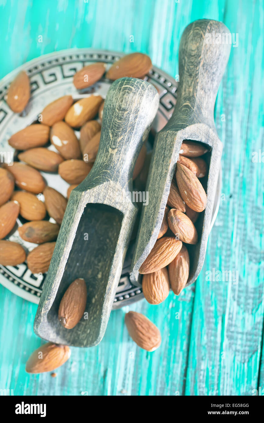 almond in spoon and on a table Stock Photo - Alamy