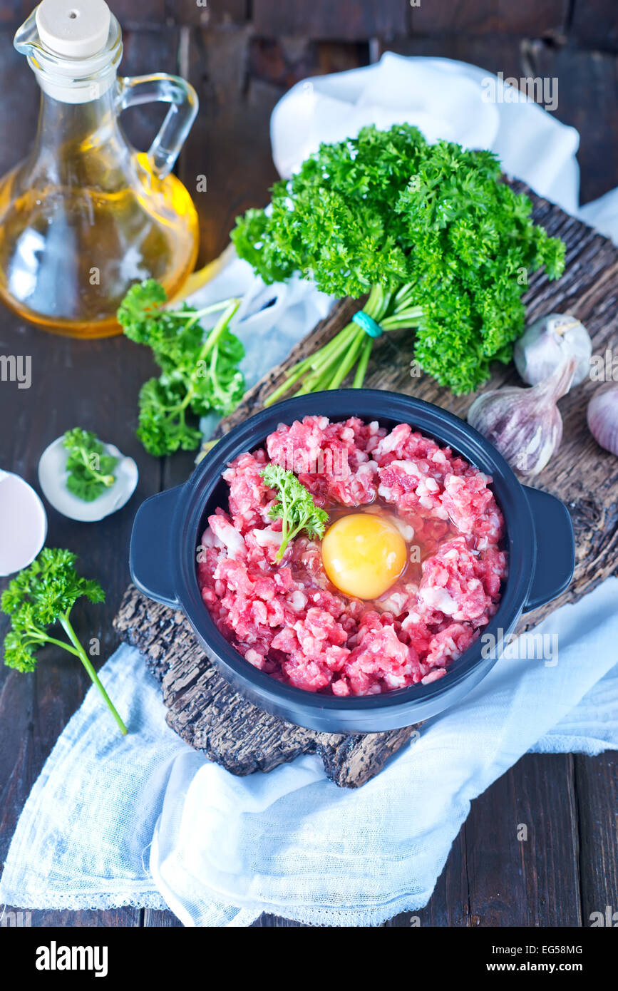 minced meat and raw egg in bowl and on a table Stock Photo - Alamy