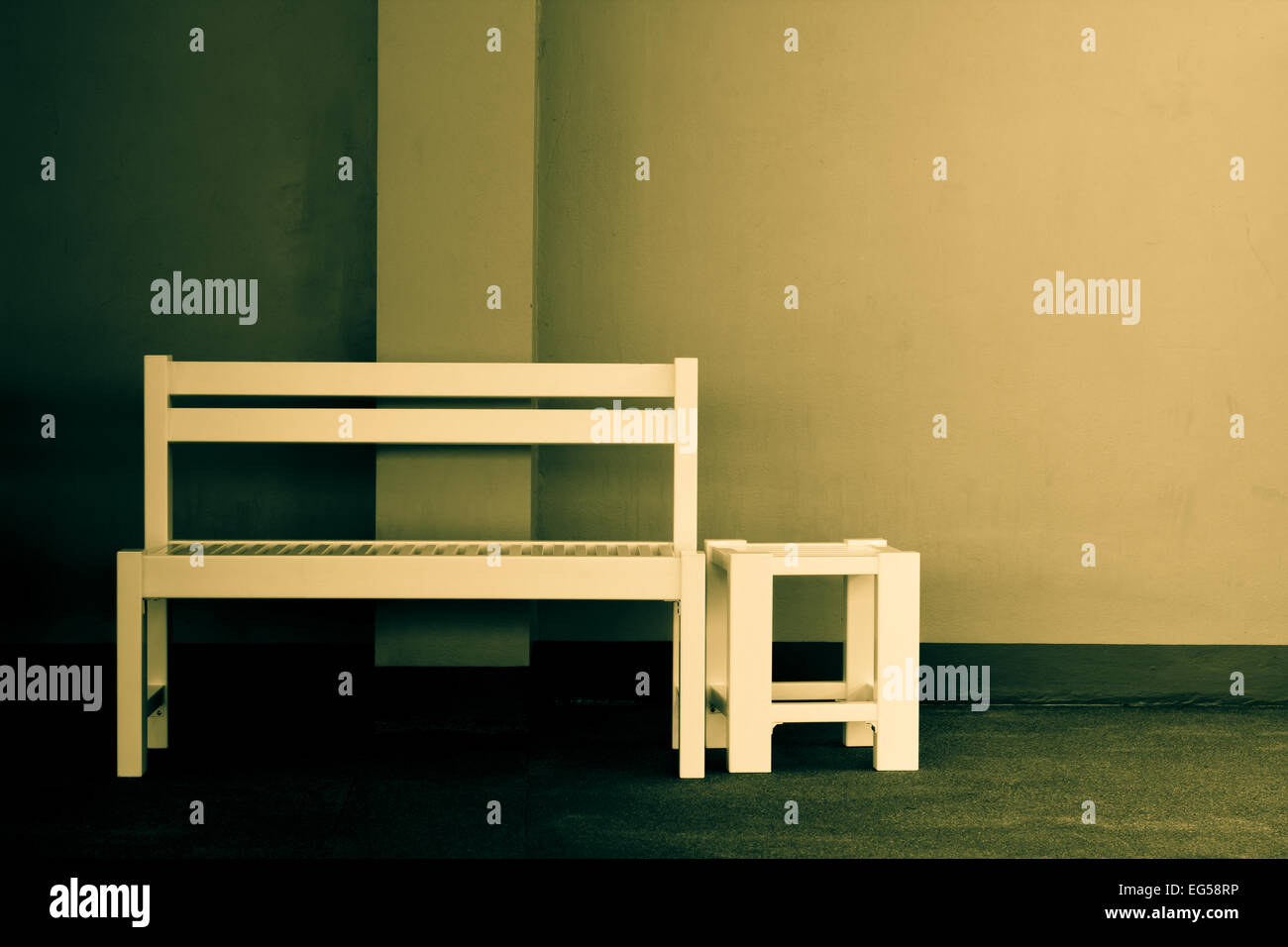Lonely bench hi-res stock photography and images - Alamy