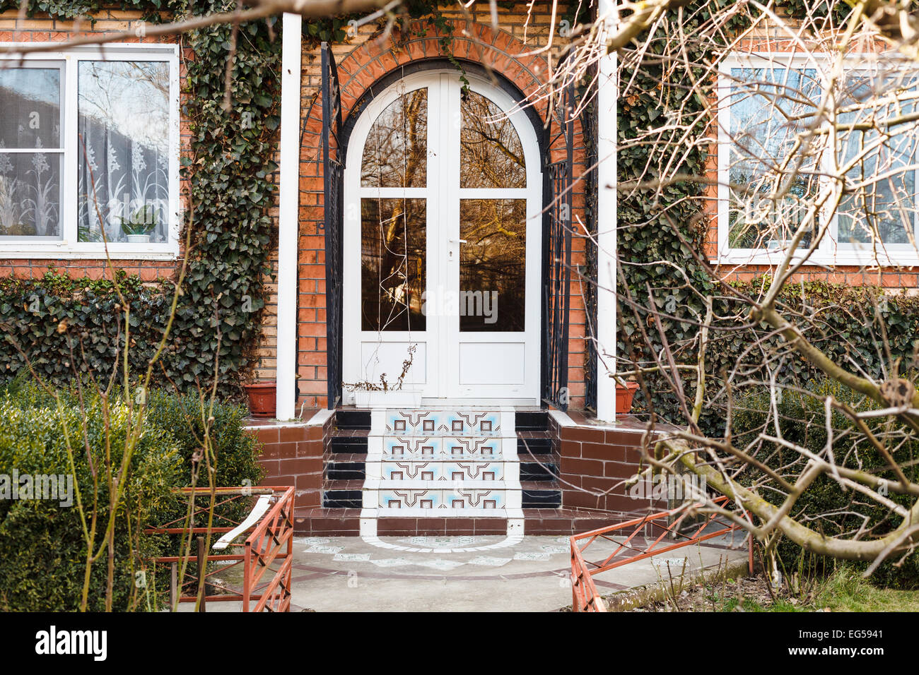 Country Manor House Front Door Stock Photos & Country Manor House Front ...