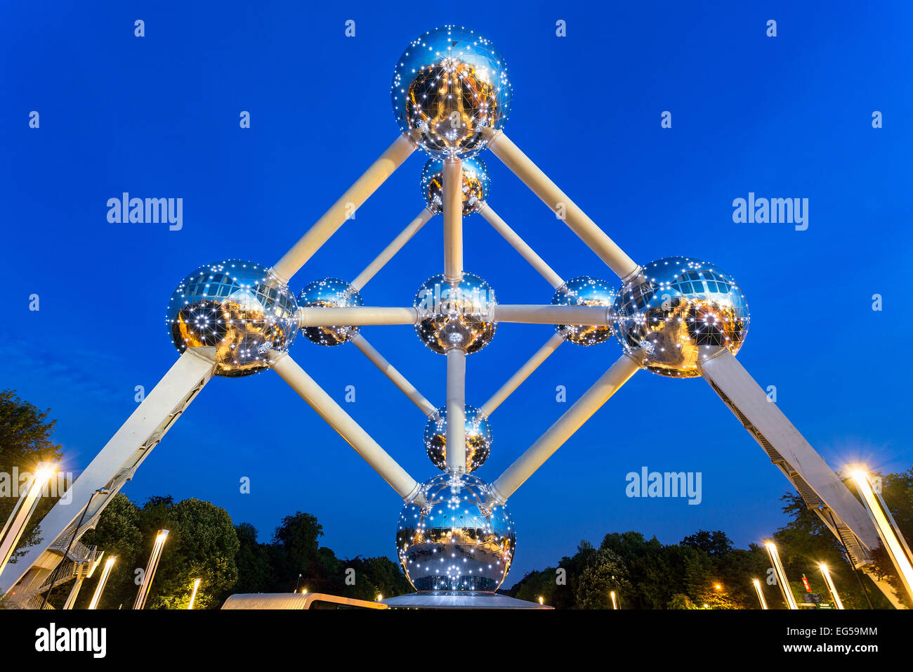Atomium structure hi-res stock photography and images - Alamy