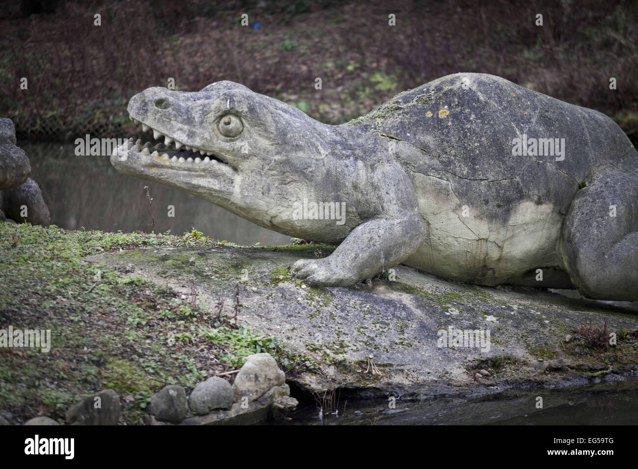 First dinosaur sculptures in the world hi-res stock photography and ...