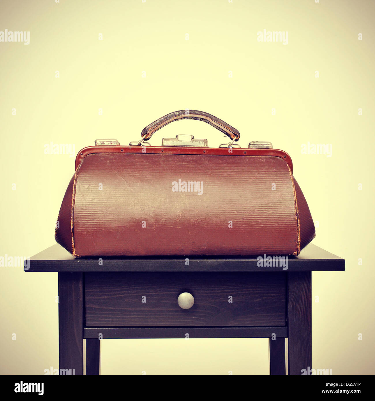 Vintage doctors table hi-res stock photography and images - Alamy
