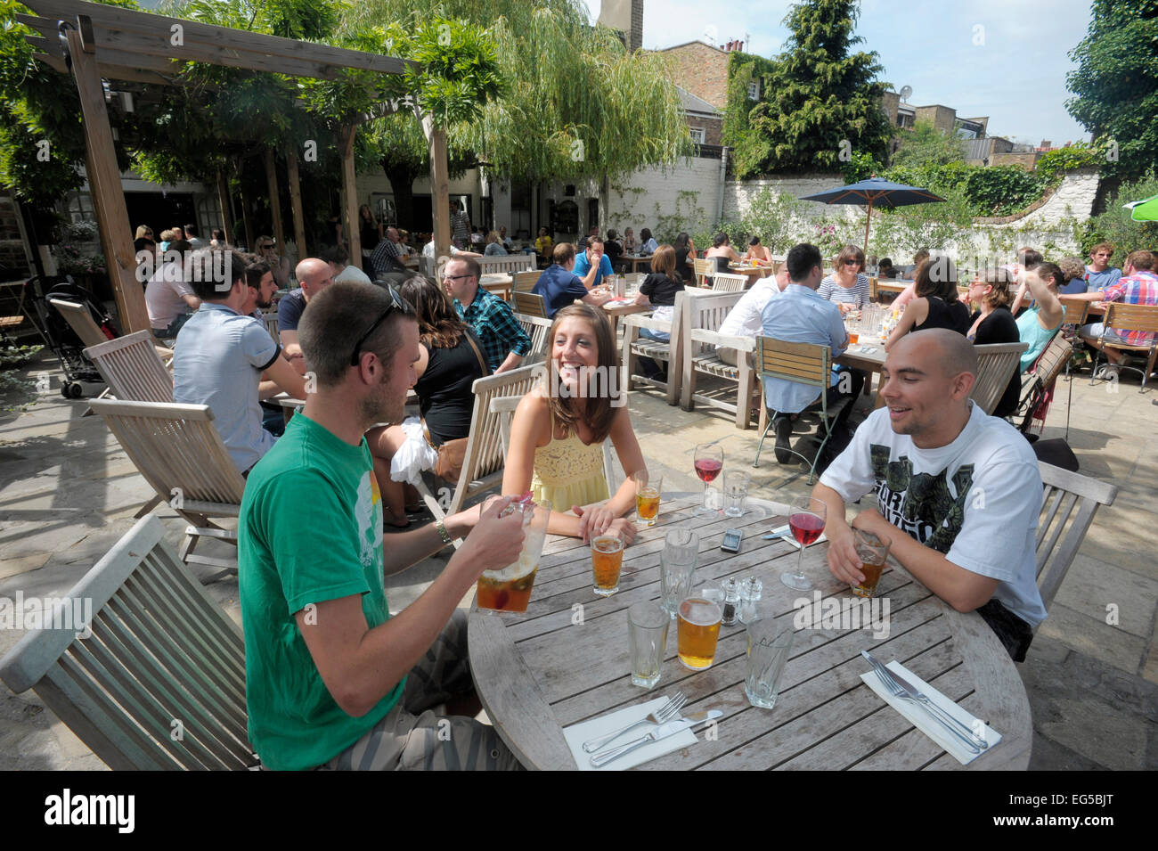 The albion pub in islington hi-res stock photography and images - Alamy