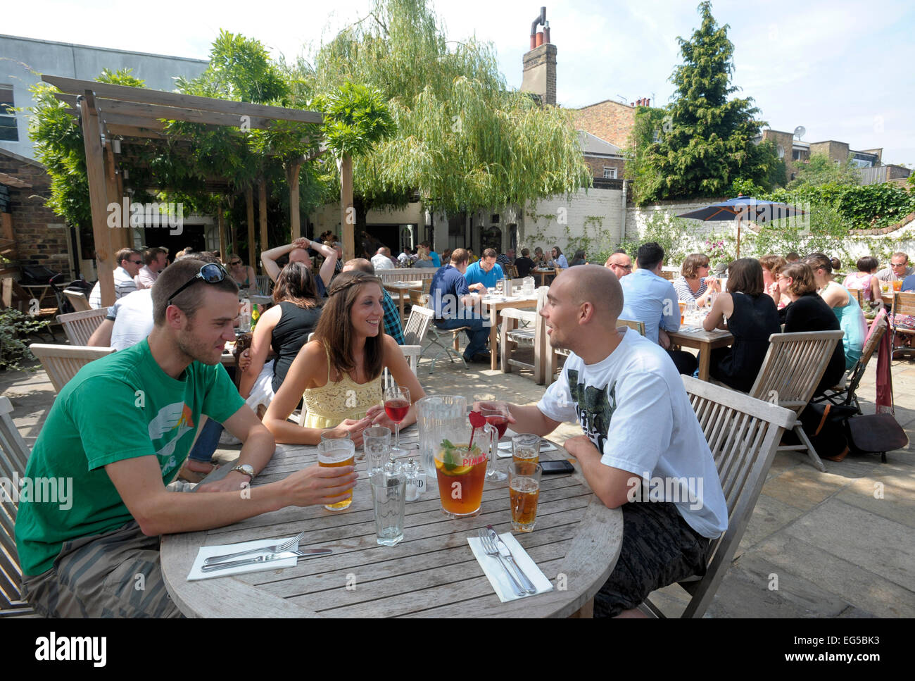 The albion pub in islington hi-res stock photography and images - Alamy