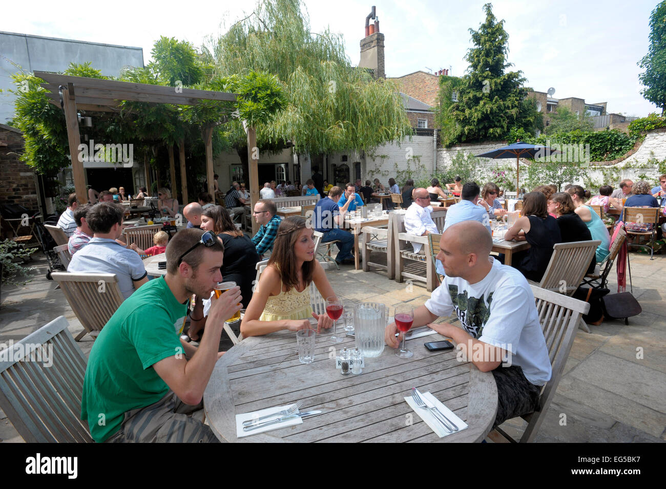 The albion pub in islington hi-res stock photography and images - Alamy