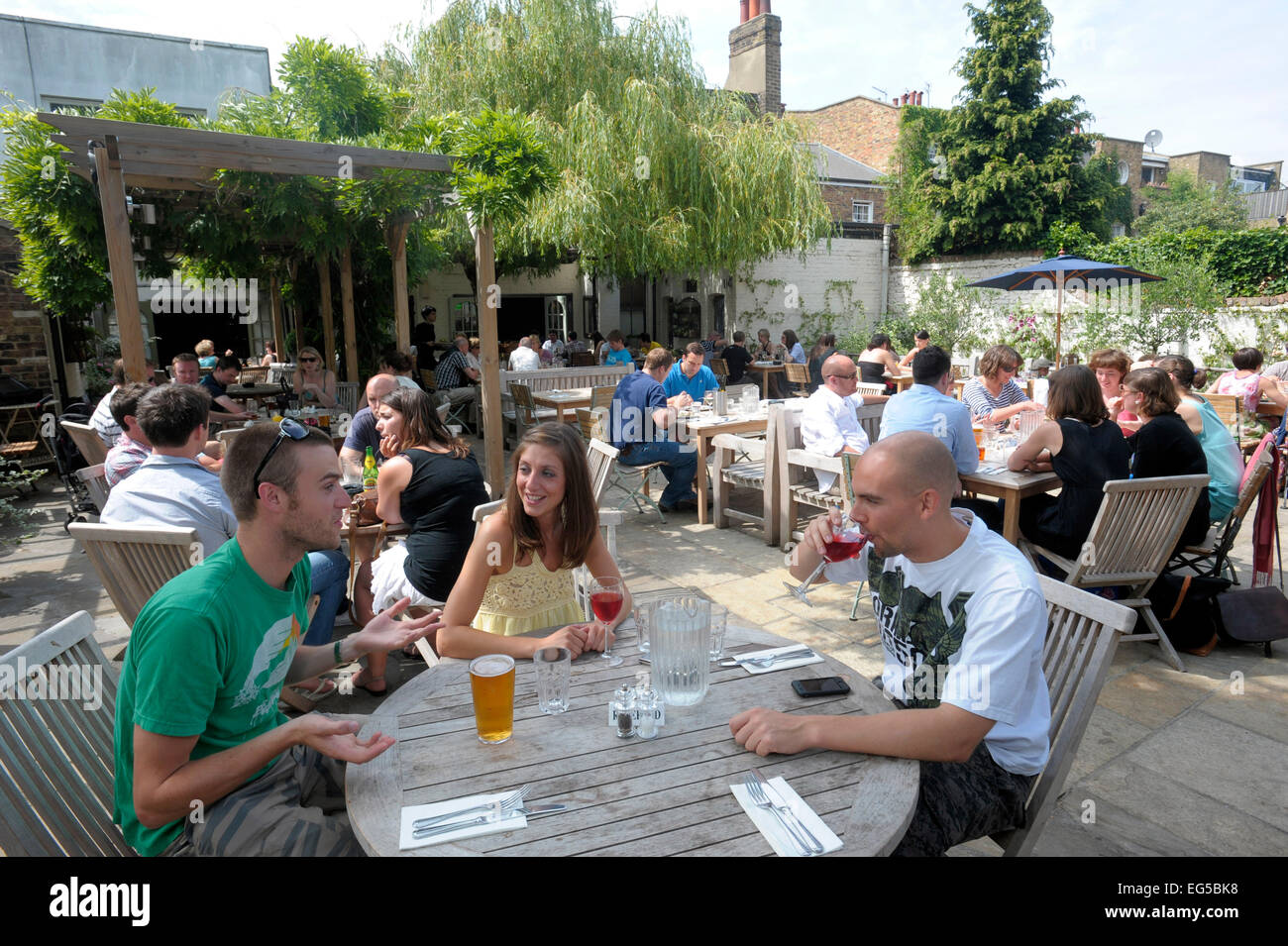 The albion pub in islington hi-res stock photography and images - Alamy
