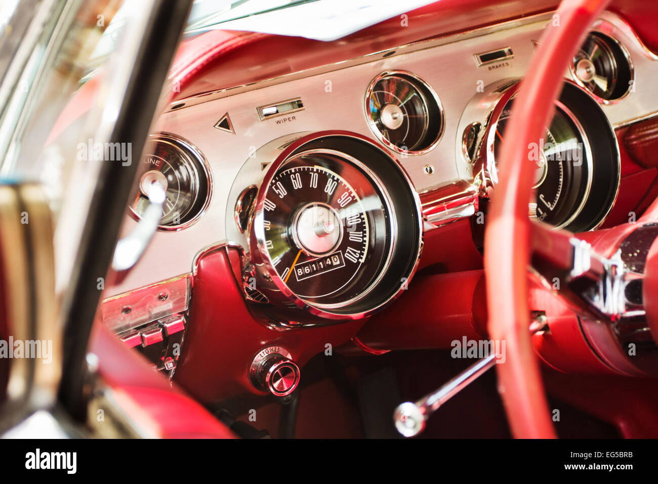 Classic car dashboard hi-res stock photography and images - Alamy