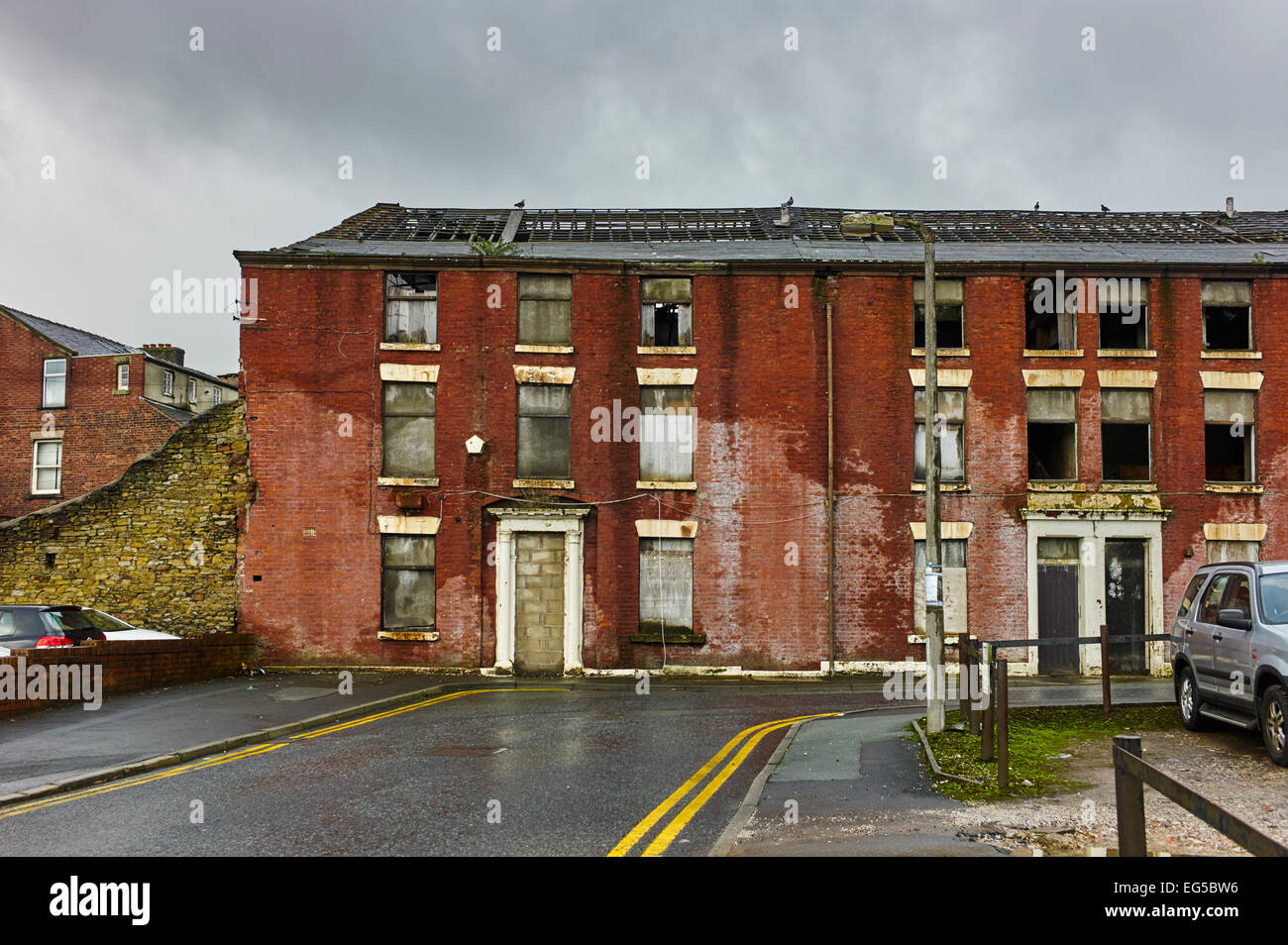 Empty terraced houses in Blackburn Stock Photo - Alamy