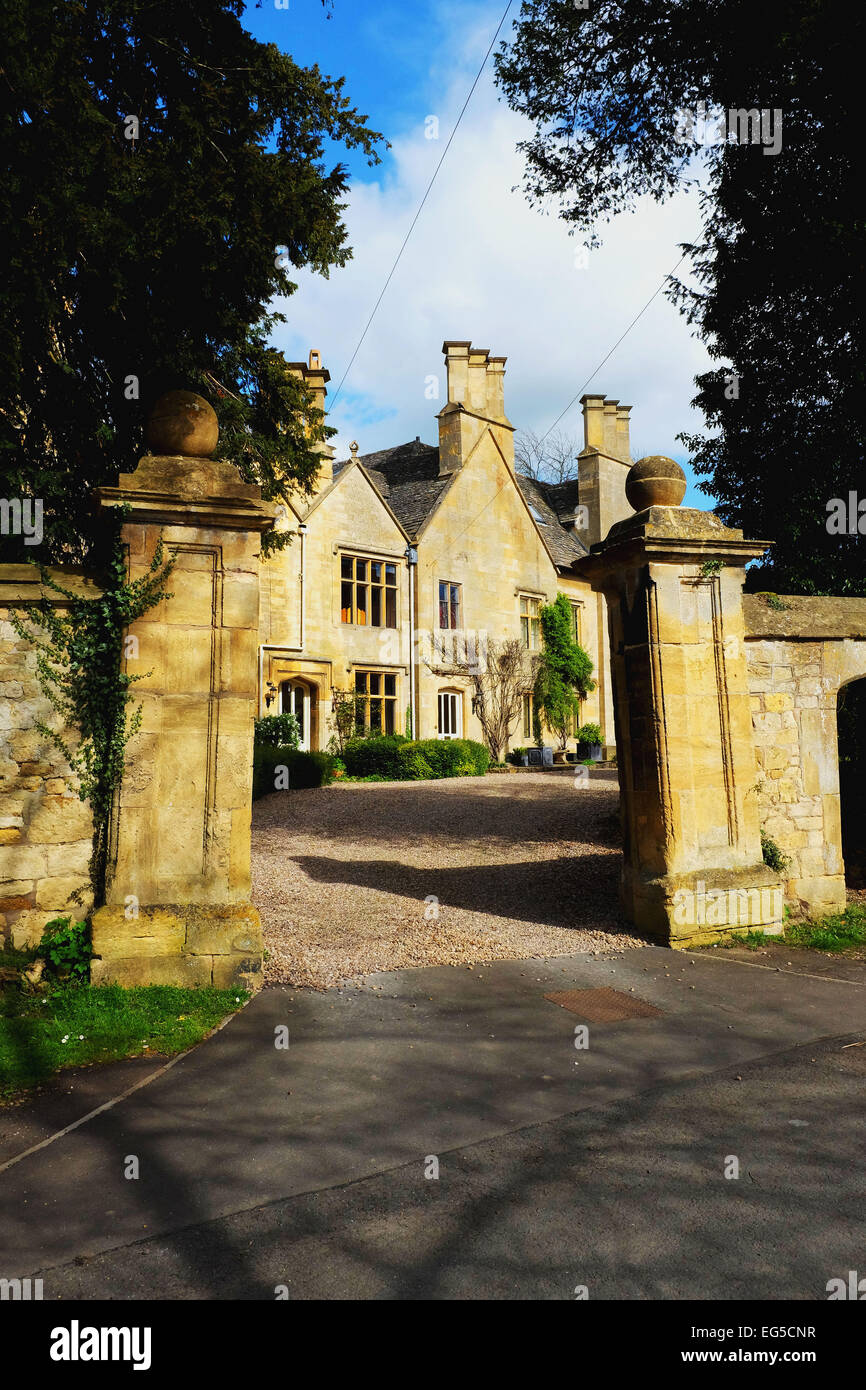 cottages cotswolds uk Stock Photo - Alamy