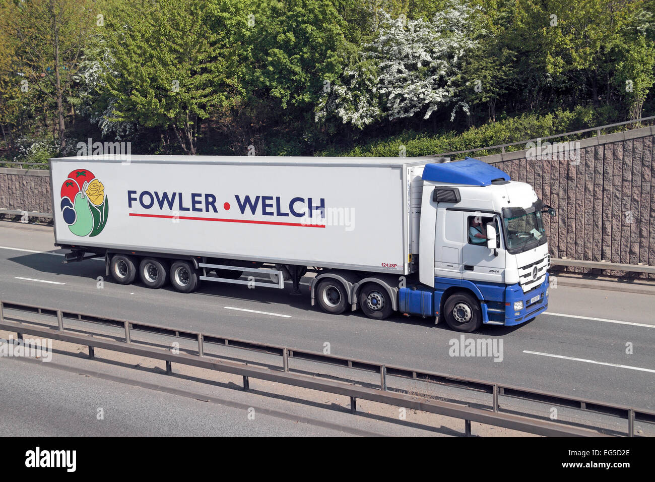 Distribution lorry hi-res stock photography and images - Alamy