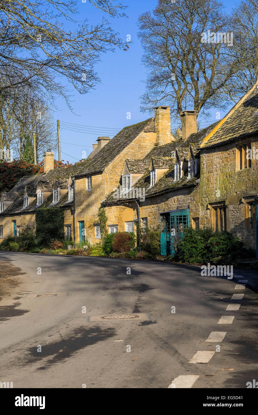 cottages cotswolds uk Stock Photo - Alamy