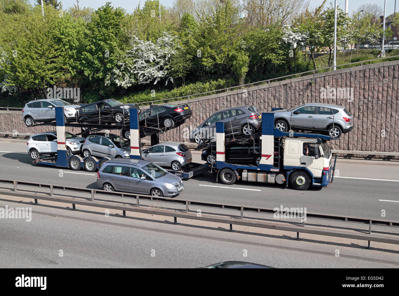 Car transporter lorry hi-res stock photography and images - Alamy