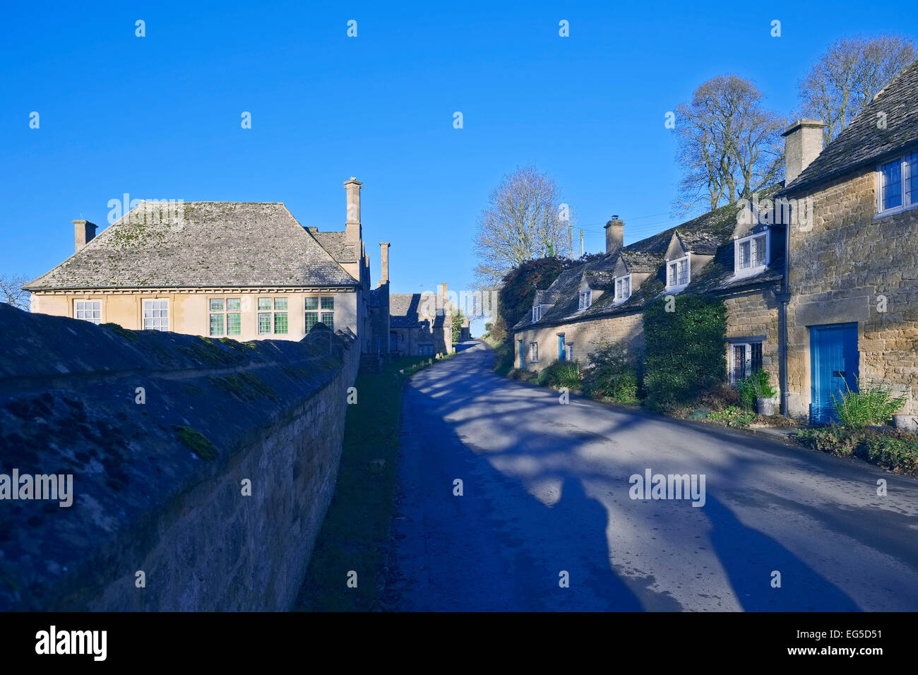 cottages cotswolds uk Stock Photo - Alamy