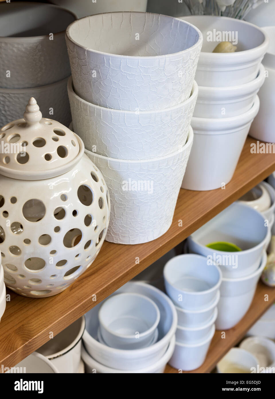 new white clay pots in the florist shop Stock Photo - Alamy