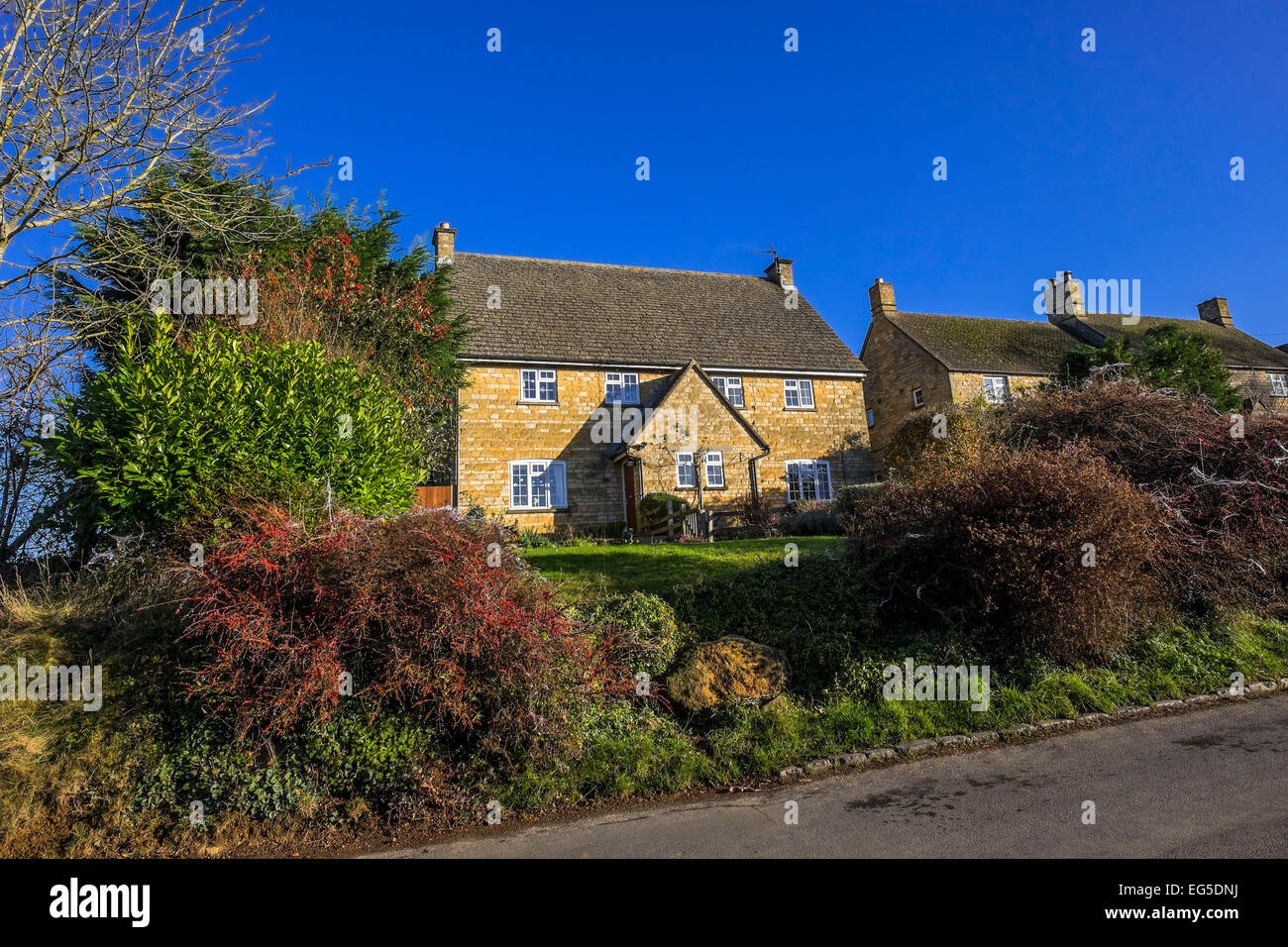 cottages cotswolds uk Stock Photo - Alamy