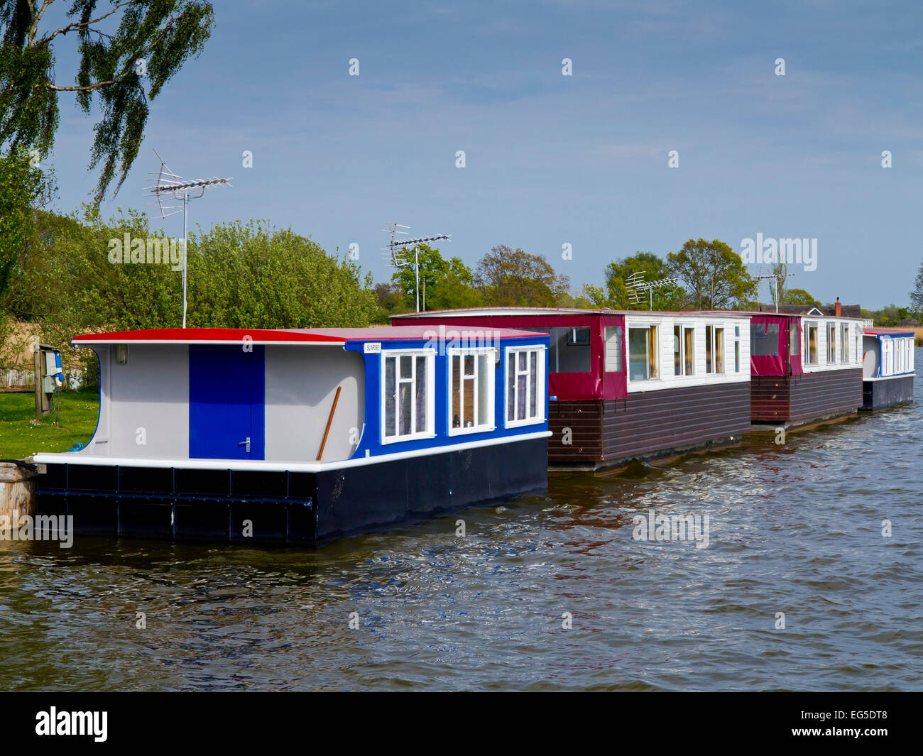 Houseboats house boat boats hi-res stock photography and images - Alamy