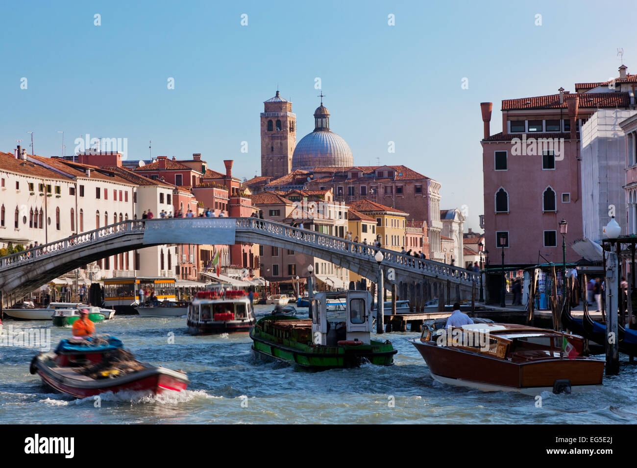 Bridge over canal venetian architecture hi-res stock photography and ...