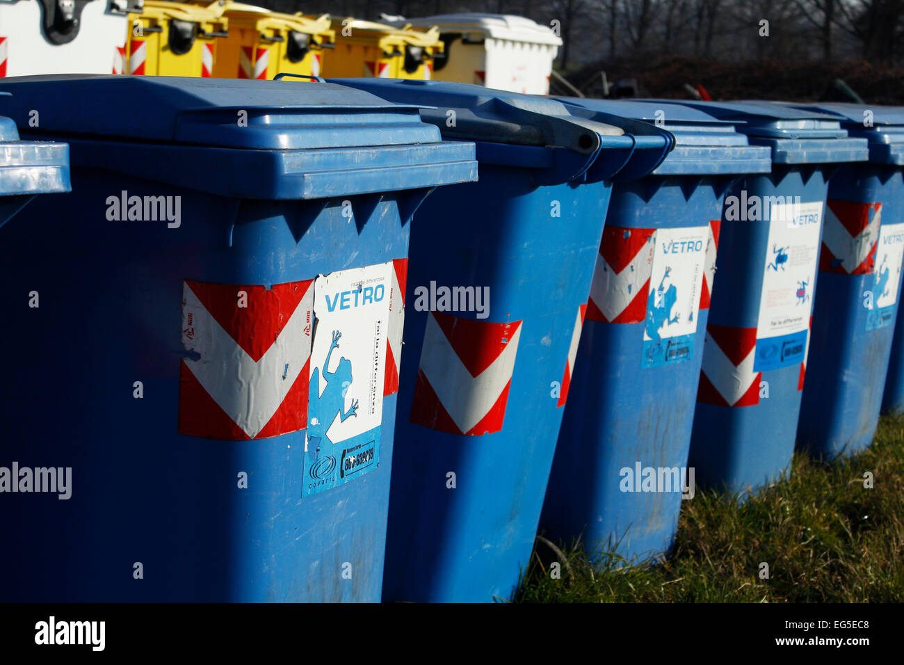 Waste glass hi-res stock photography and images - Alamy