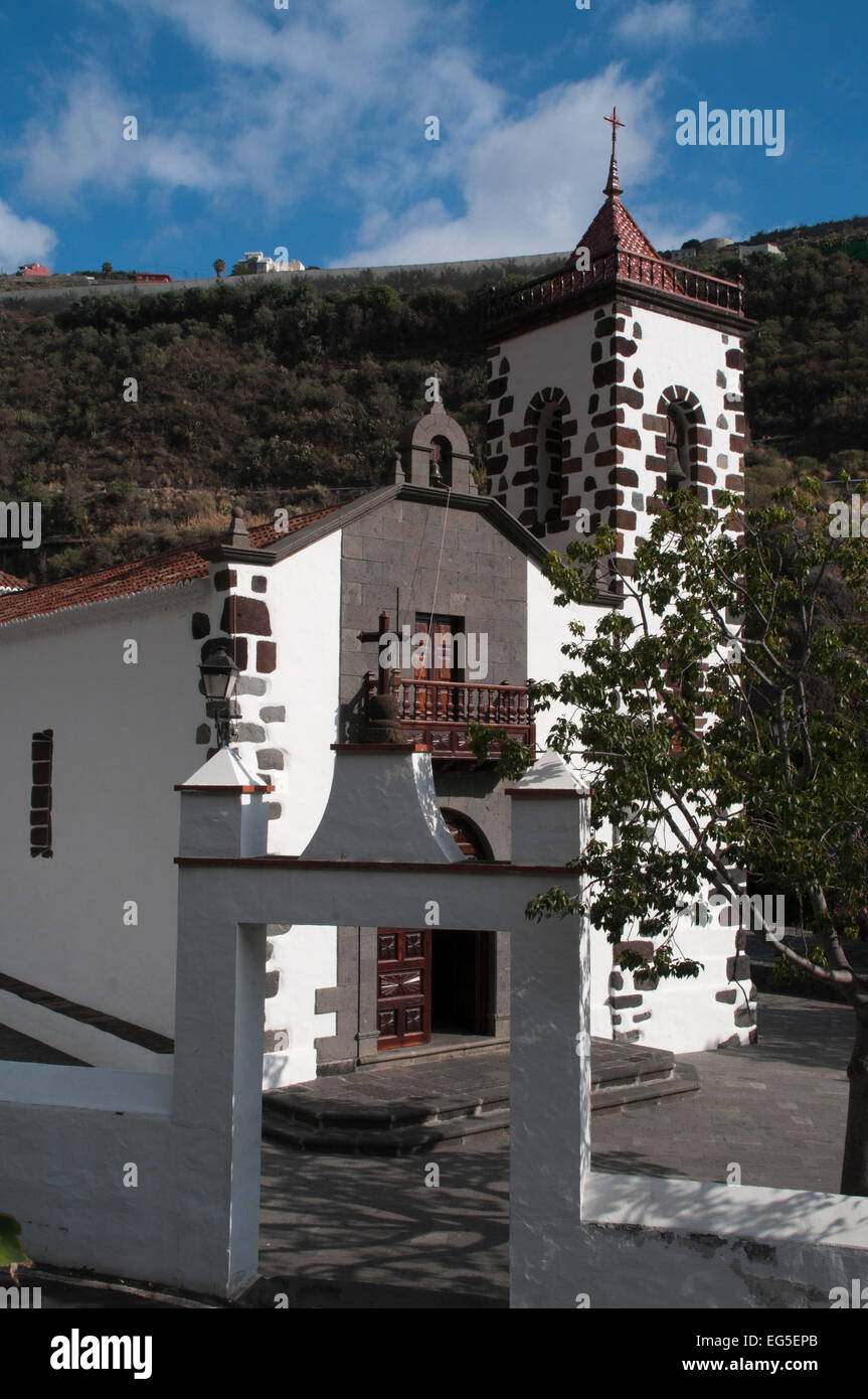 Just in the heart of the banana plantations a very nice church is ...