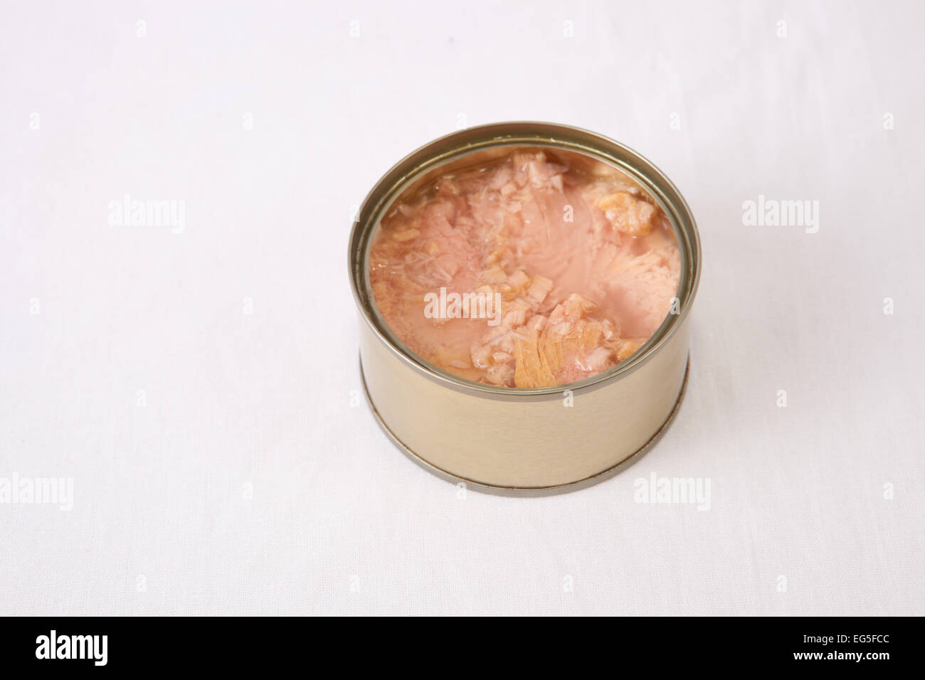 Canned tuna hi-res stock photography and images - Alamy