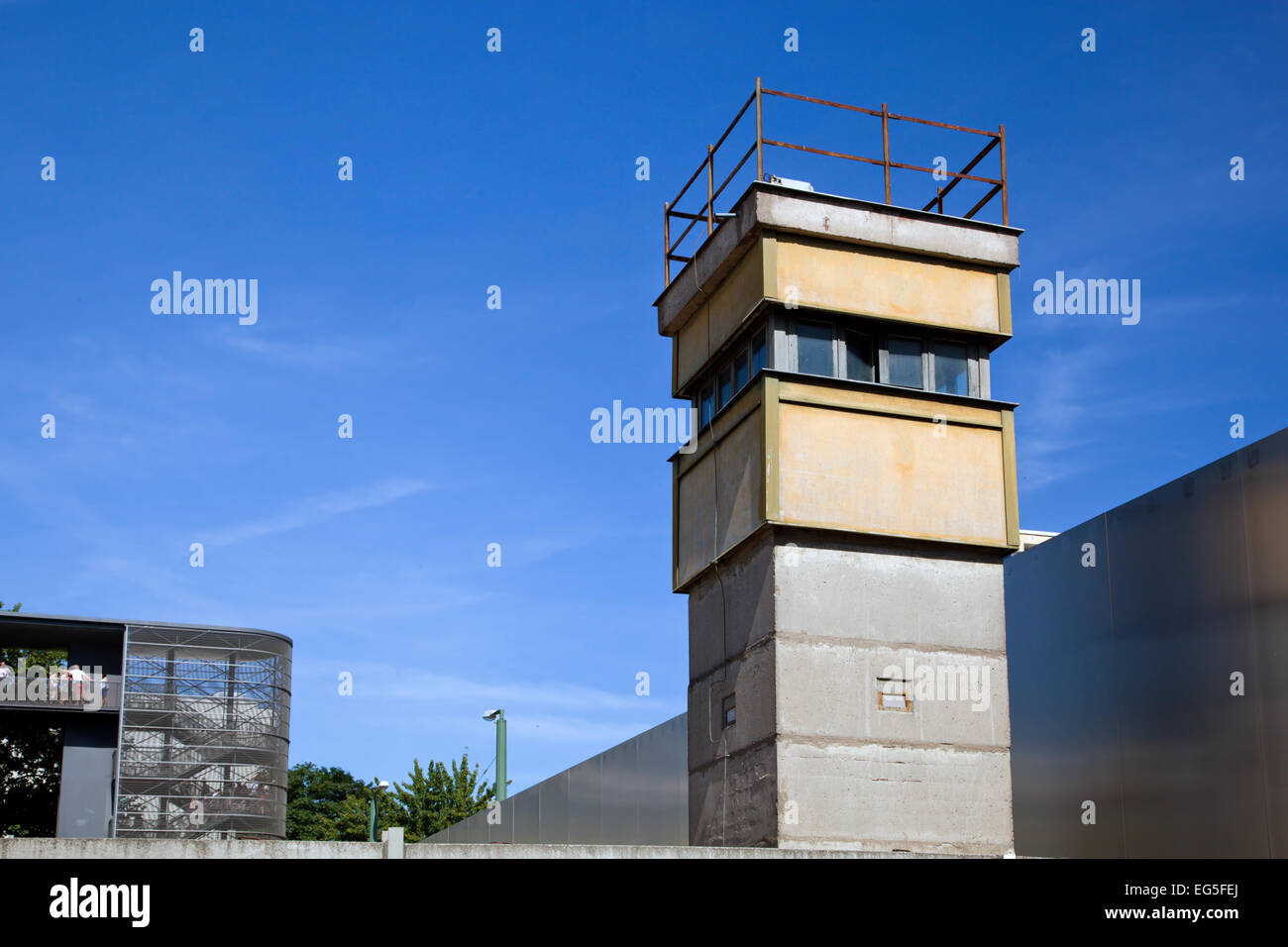 Gedenkstatte berliner mauer watchtower hi-res stock photography and ...